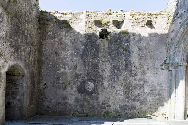 Corcomroe_Abbey_3570