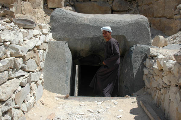 Ancient Egypt and Archaeology Web Site - abusir_jul_2006_0036