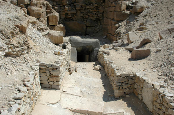 Ancient Egypt and Archaeology Web Site - abusir_jul_2006_0036