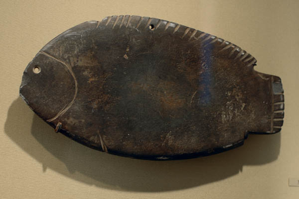 Ancient Egypt and Archaeology Web Site - Naqada II Fish Palette