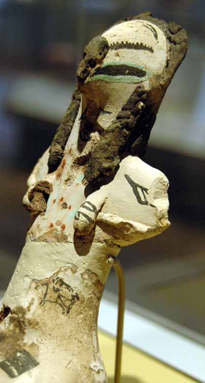 Ancient Egypt and Archaeology Web Site - d0 clay statue of woman 1